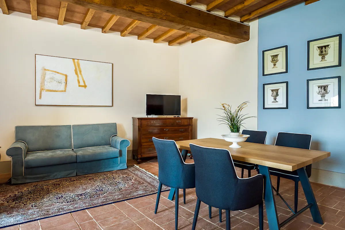 Luminoso apartamento con balcón orientado al atardecer