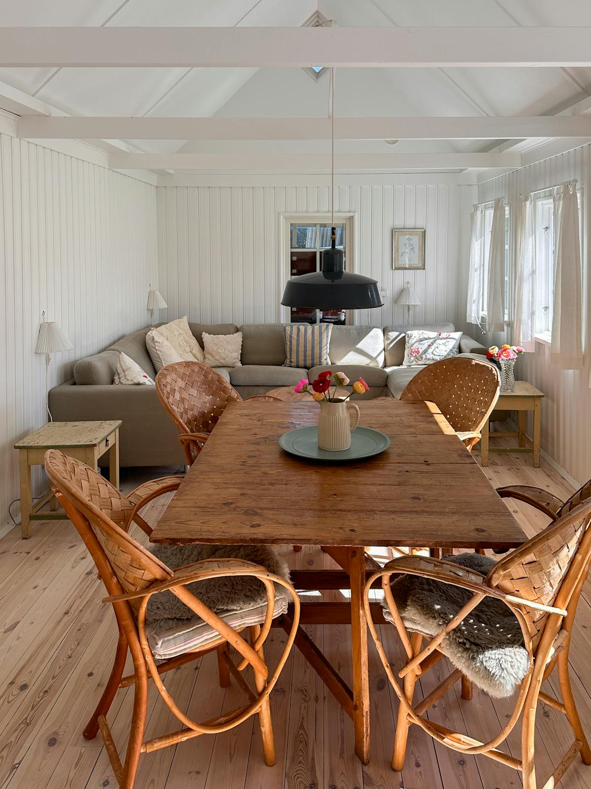 Architektonisch gestaltetes Ferienhaus bei Hald Strand