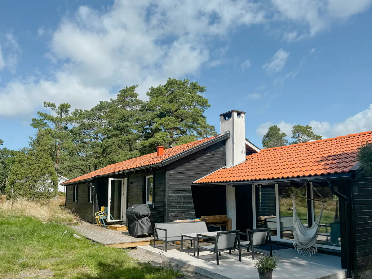 Nature-close cottage near the sea