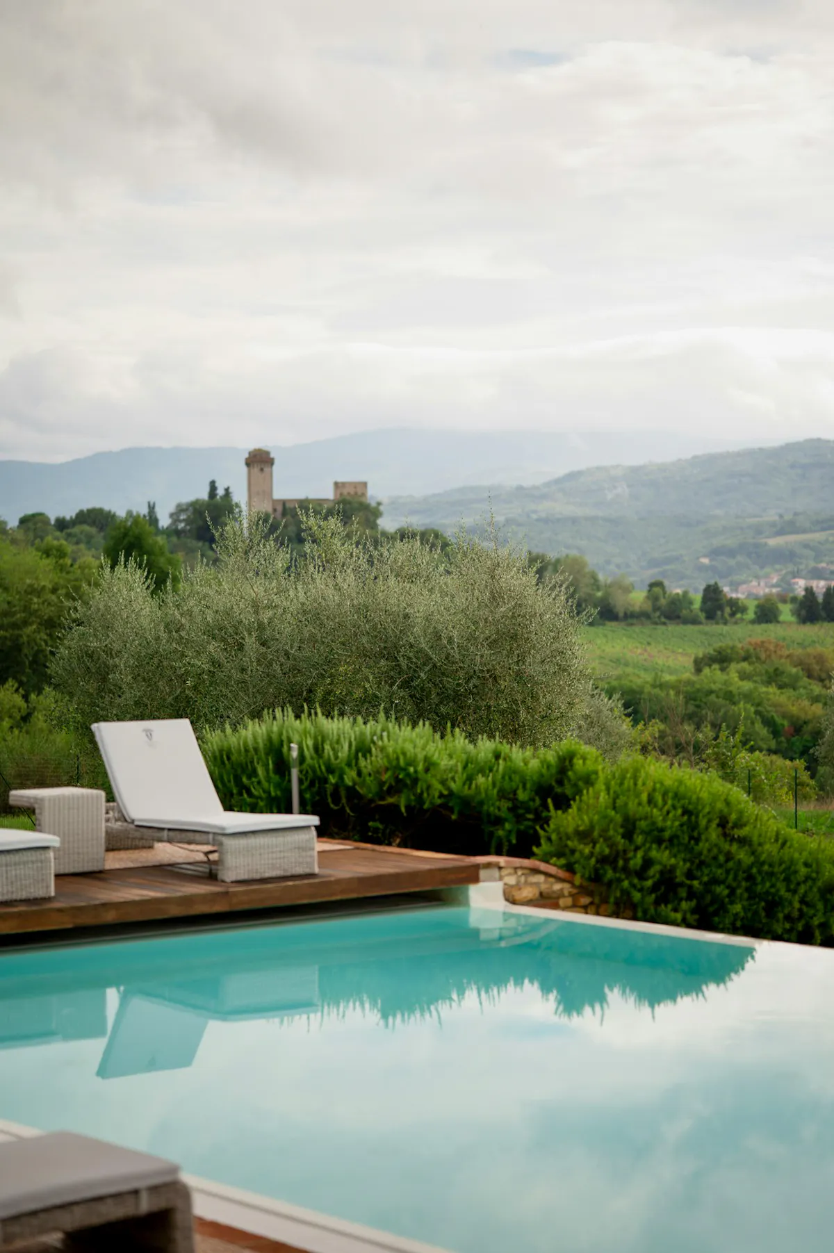 Villa fra 1400-tallet med infinity-pool og udsigt