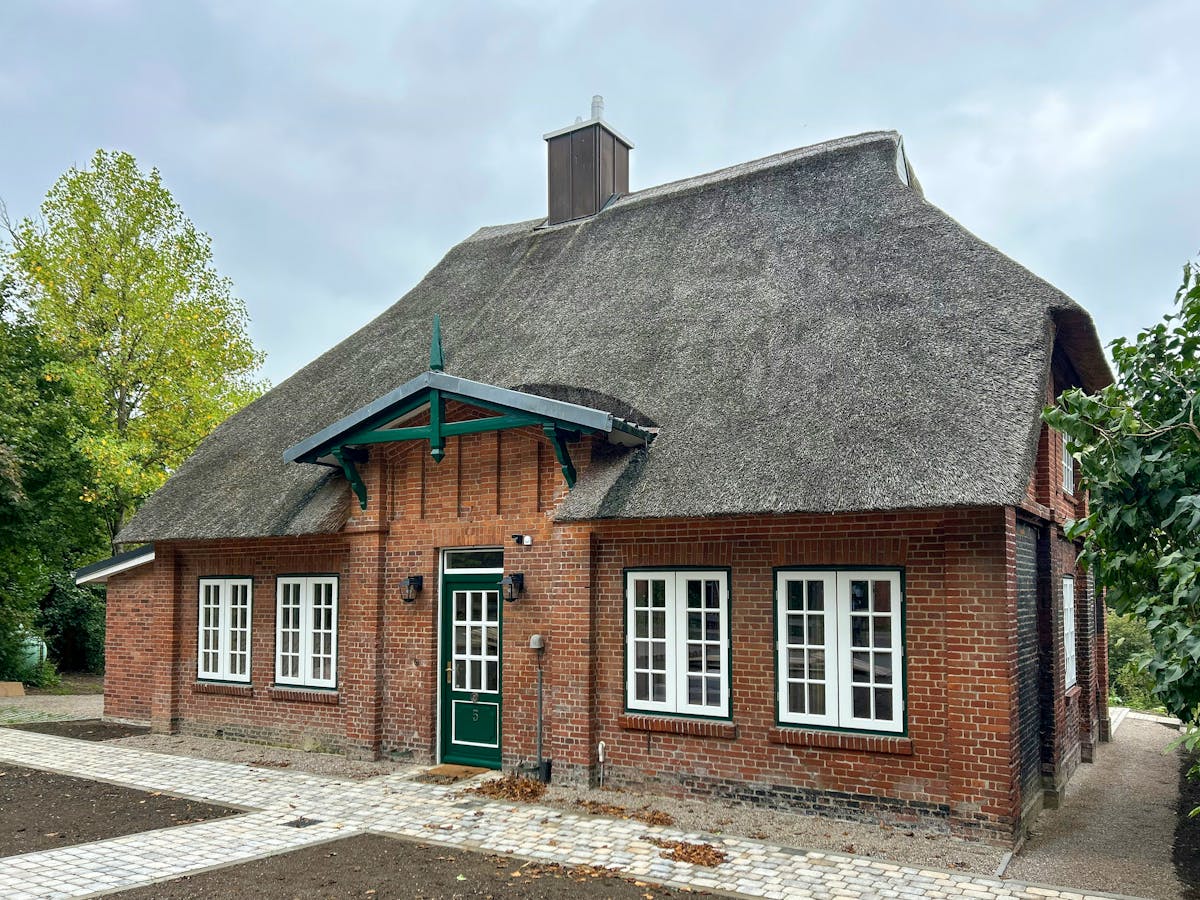 Storica casa del giardiniere con fascino e pontile