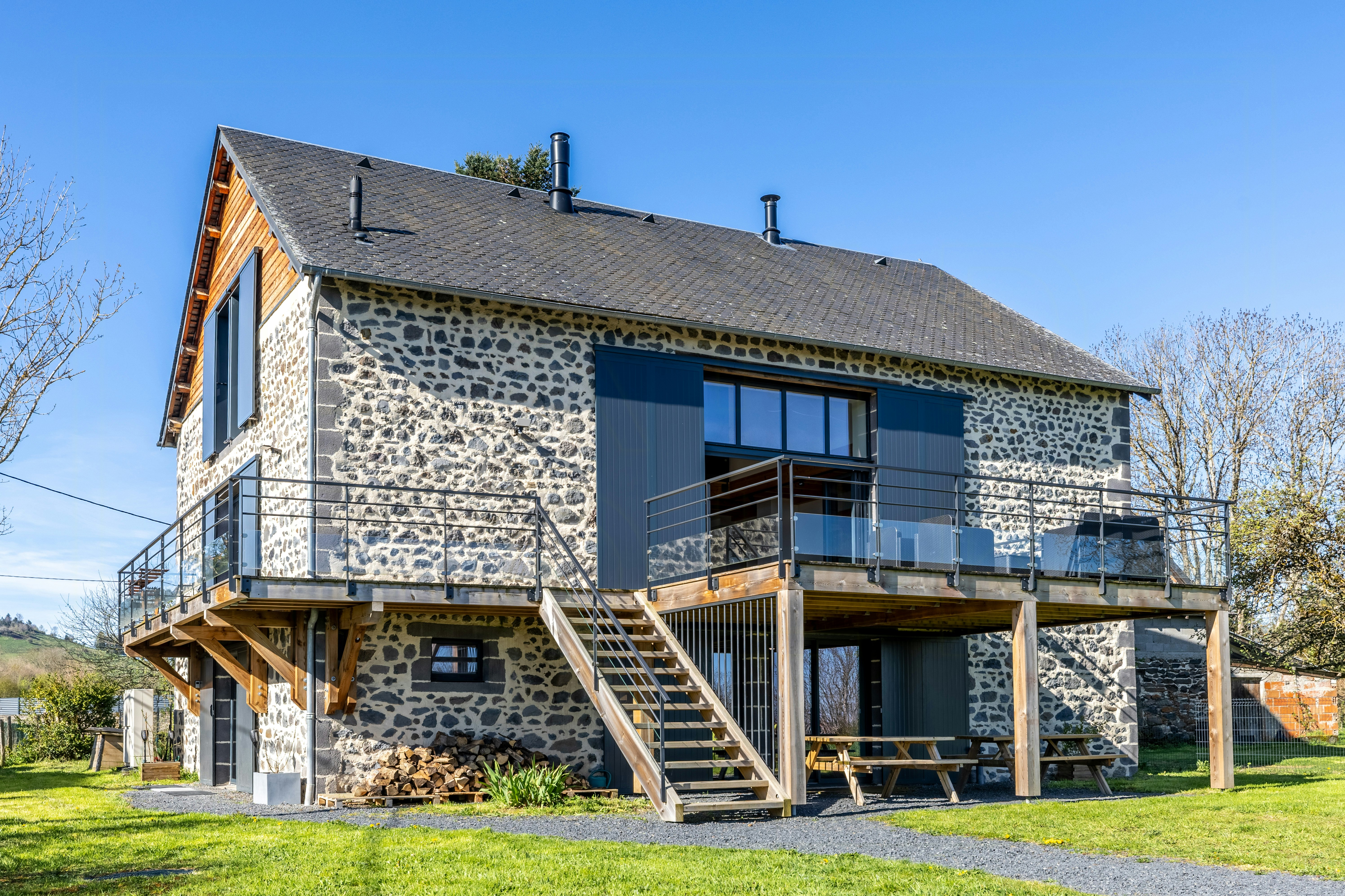 Granja familiar a los pies de los volcanes de Auvernia