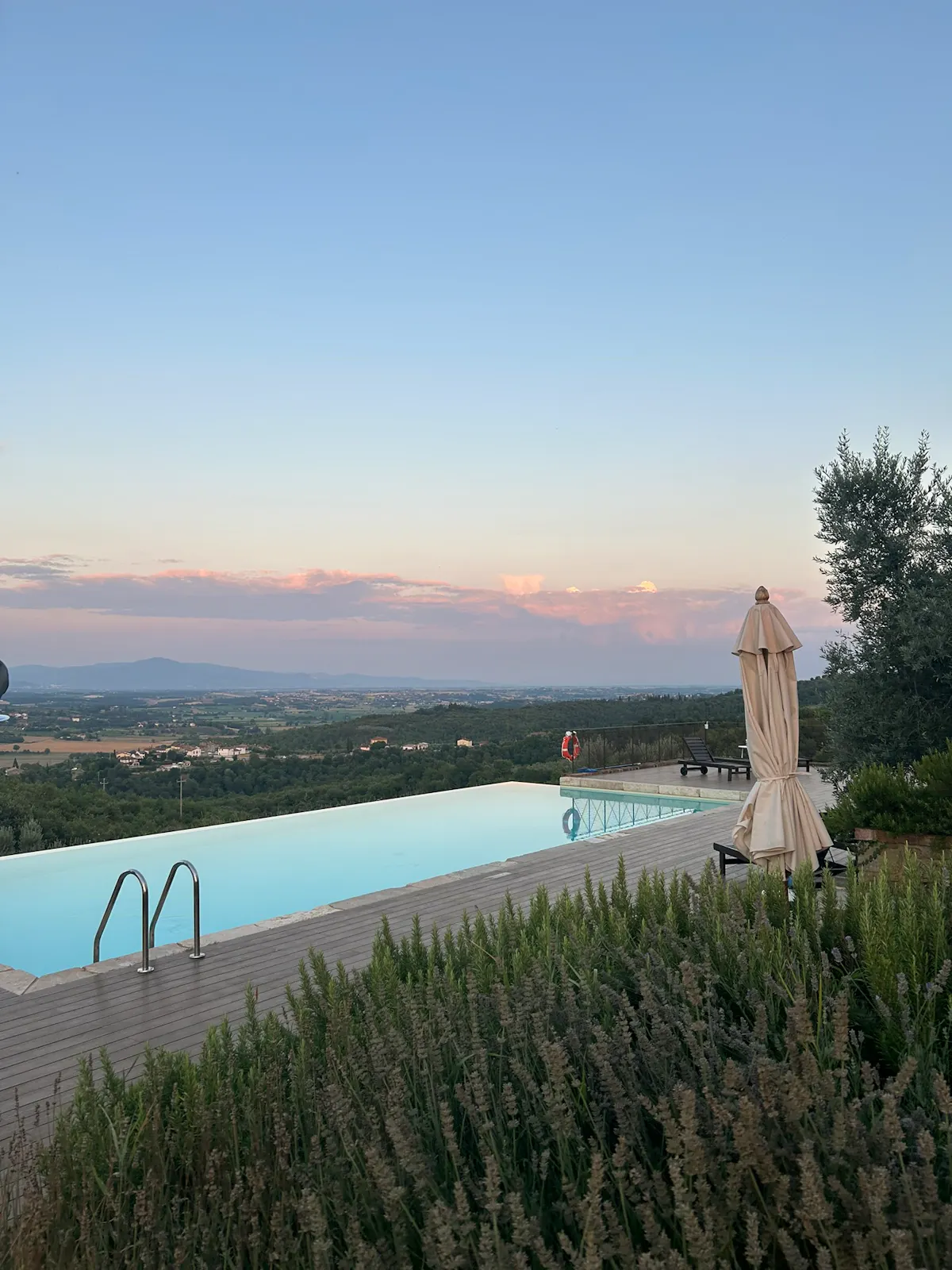 Stone farmhouse with infinity pool and sauna
